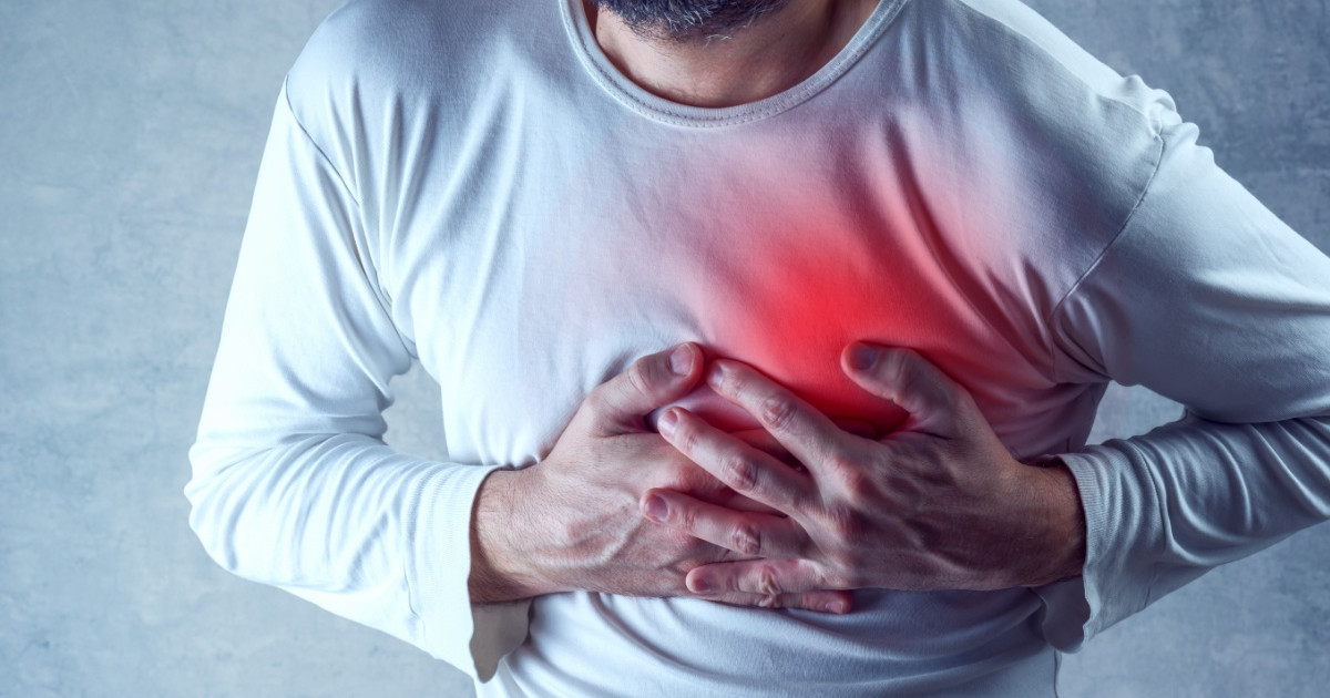 Los 3 tipos de angina de pecho (causas, síntomas y tratamiento)